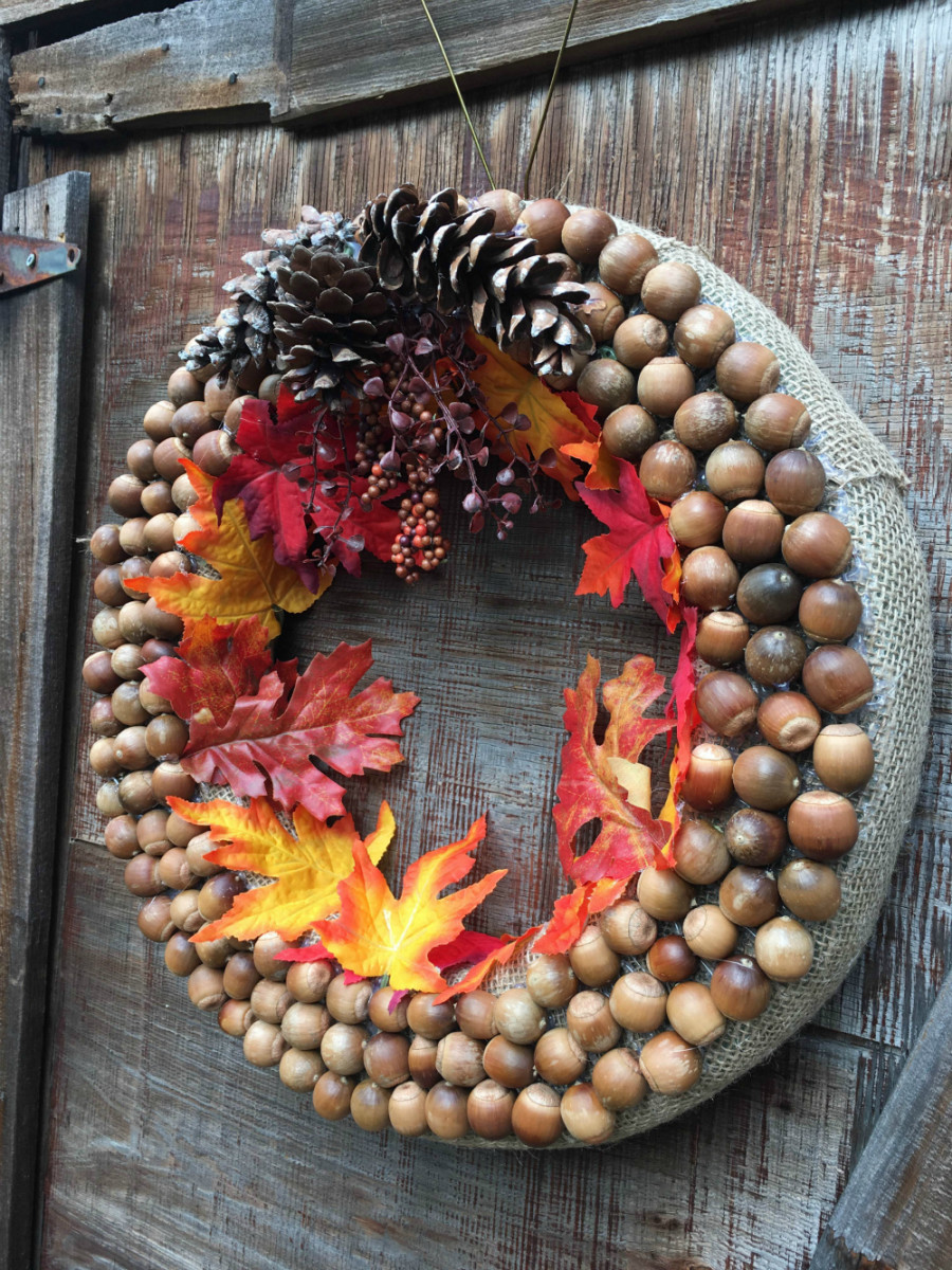 DIY Autumn Acorn Wreath Craft
